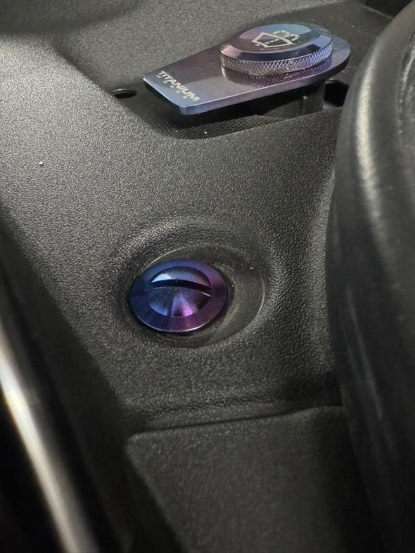 2016+ Audi R8 "FRUNK" hardware – Titanium Works